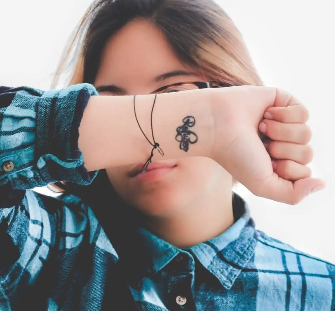 Wrist Tattoo Cover Up | How to Cover a Tattoo | Dermaflage|Wrist Tattoo ...